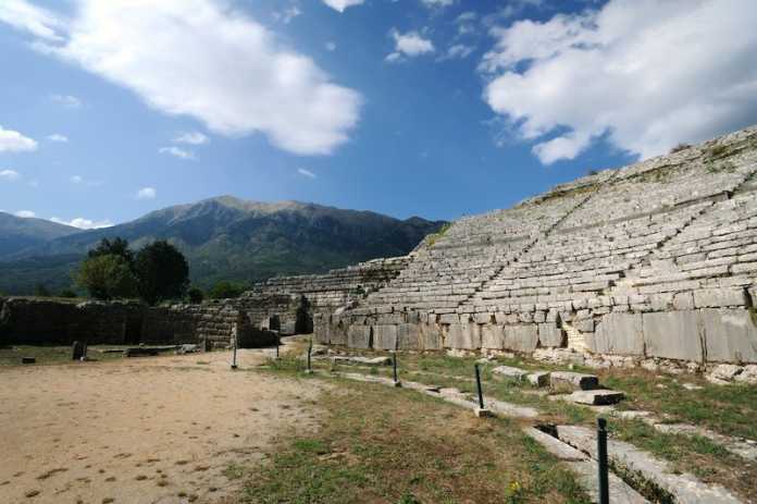 Los Oráculos De Delfos Y Dodona Historia Y Características Red Historia